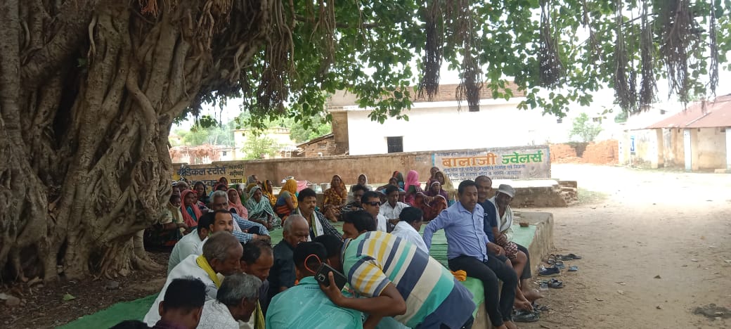 आबुनियादी हक की लड़ाई: सड़क और वन अधिकार के लिए 18 से अधिक गांवों ने ...